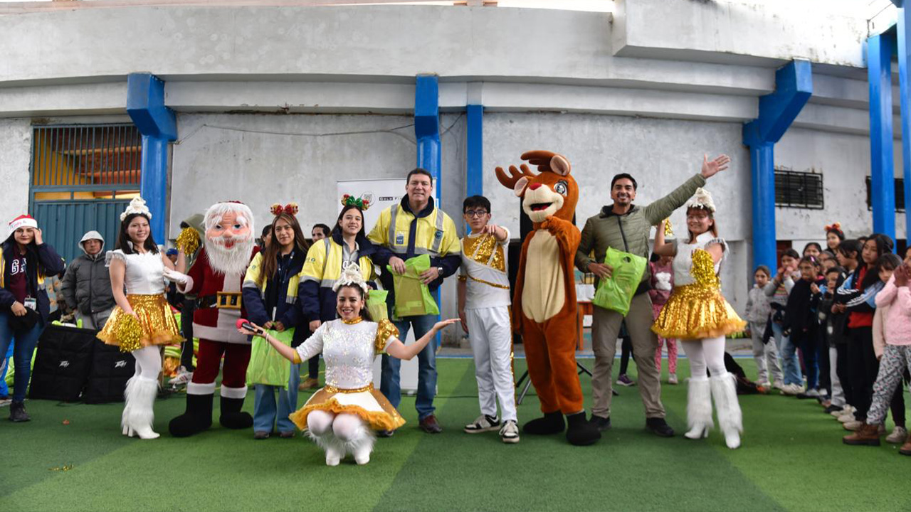 Gold Fields comparte la alegría de la Navidad con niños de Hualgayoc ...